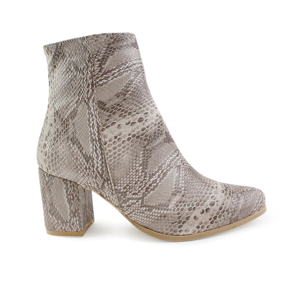 BOTAS BEIGE CORTAS BOTÍN MUJER CASUAL DAMA 1710608 – Gabriela's Zapatería